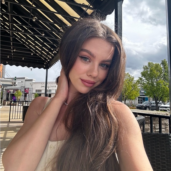 Angelina's Closet (@anhelinamccomb) | Poshmark